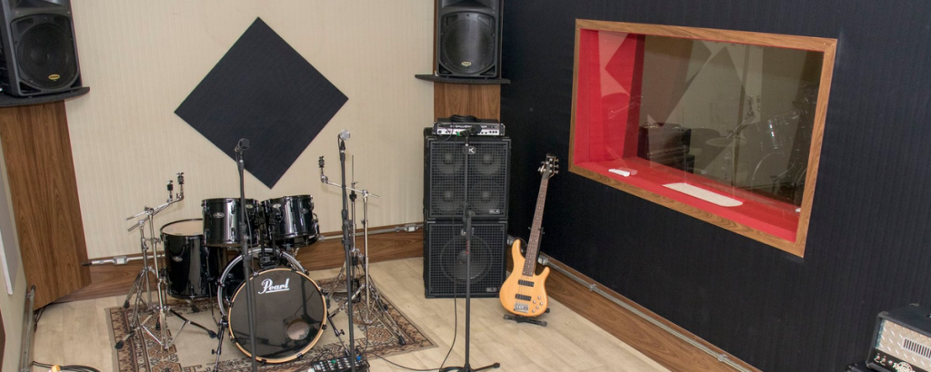 Estúdios em SP: 5 lugares para ensaiar com sua banda no Dia do Músico ...